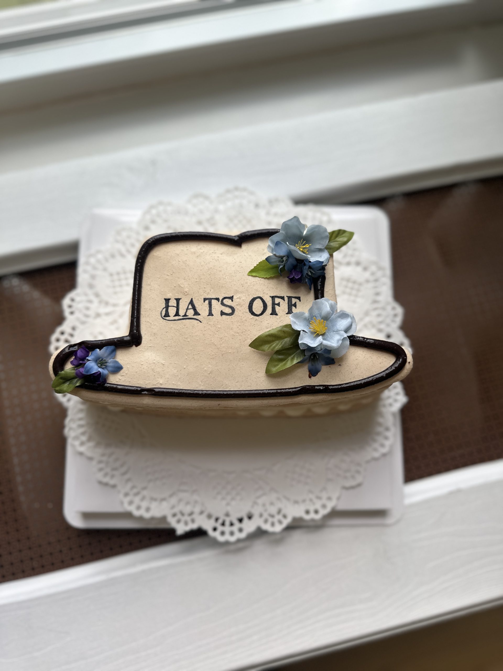 Hat Macaron Cake – CookieMill
