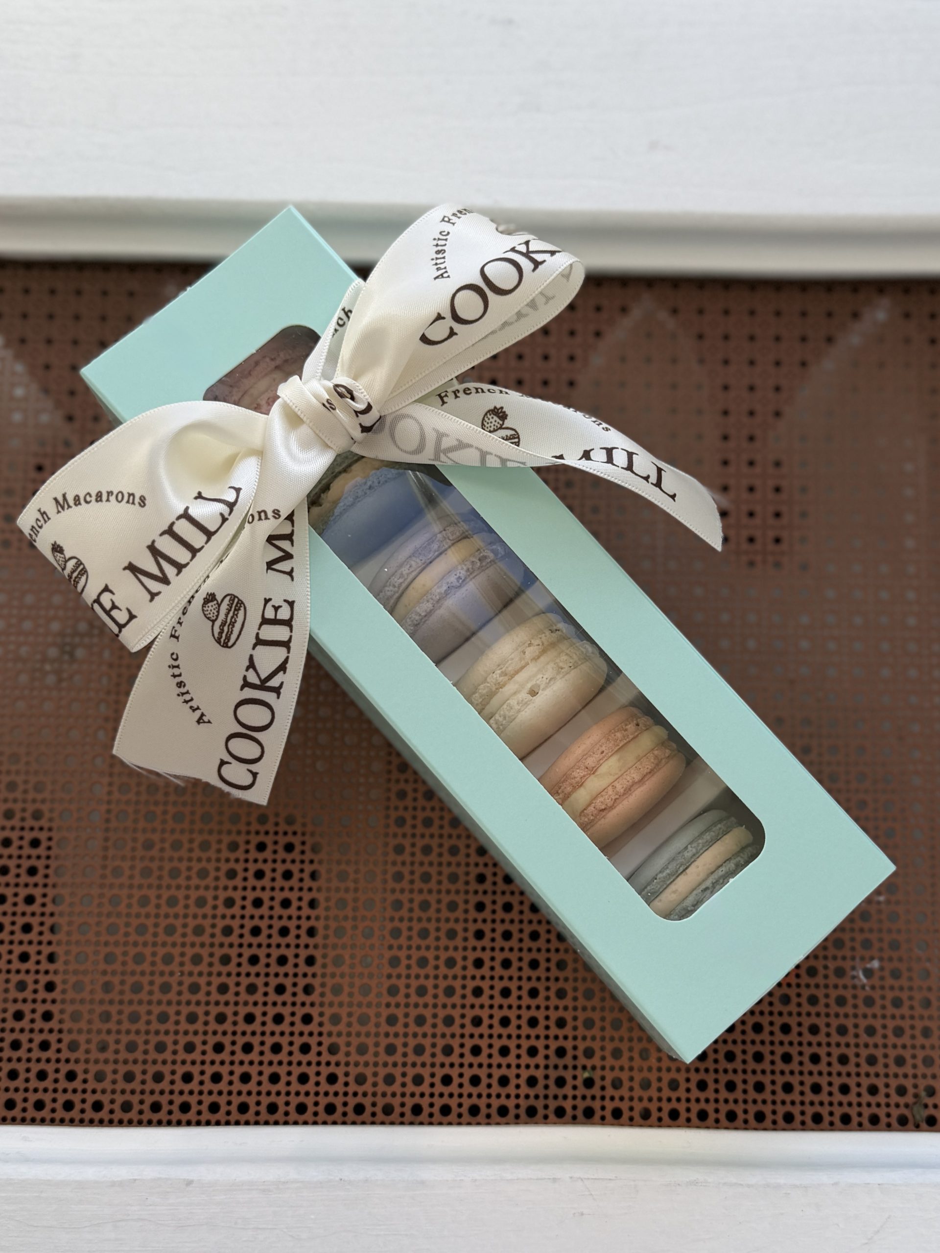 Tiffany Gift Box – 6 Assorted Macarons – CookieMill