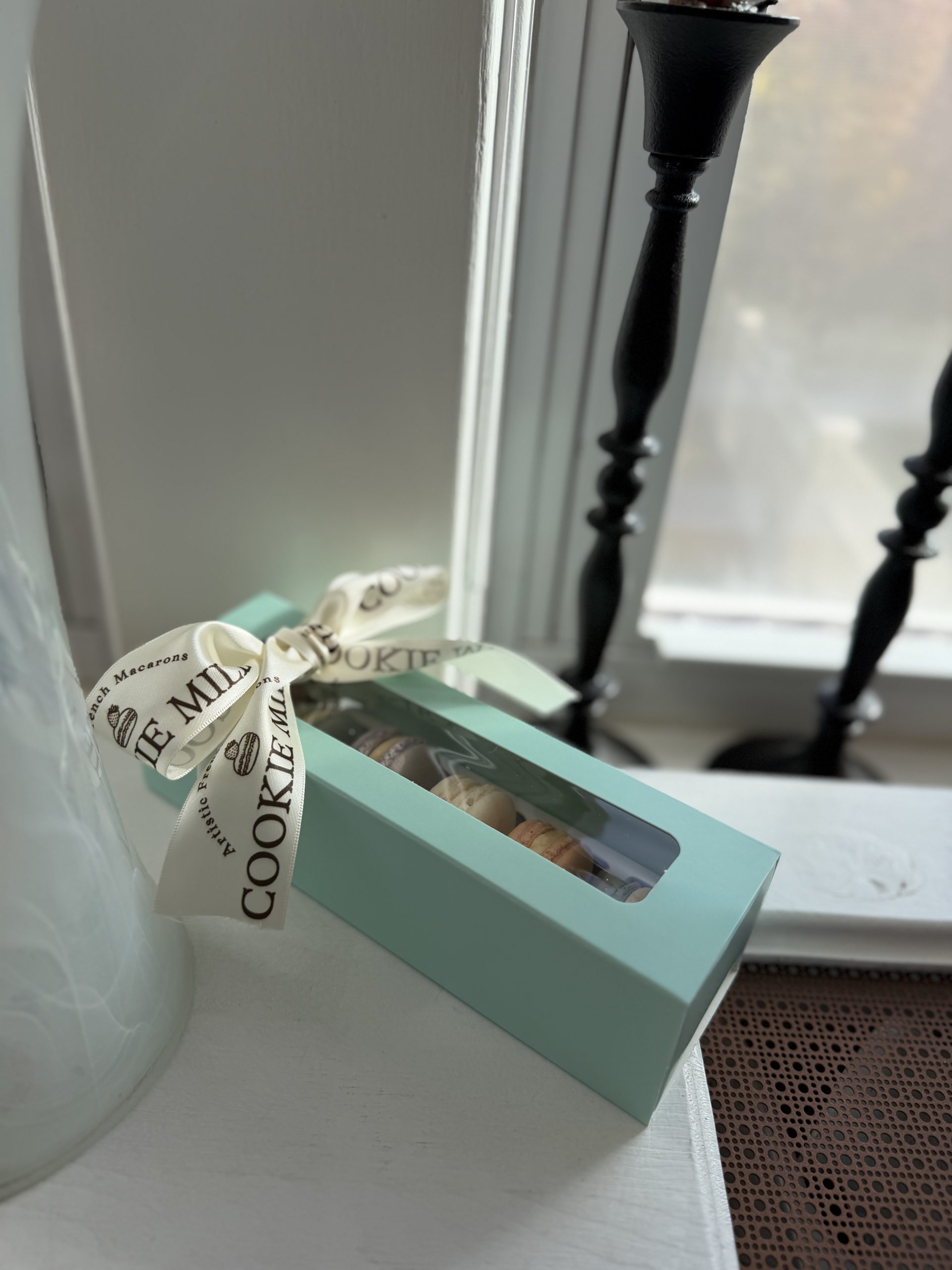 Tiffany Gift Box – 6 Assorted Macarons – CookieMill